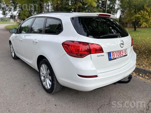 Balts Opel Astra 2012 Rēzekne, ar dzinēja tilpumu 1.60 L un nobraukumu 152 tūkst. km par 3950 €, foto 8 vietnē AUTOMOTO.COM.LV