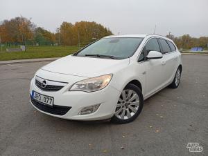 White Opel Astra 2012 in Vilnius, with an engine capacity of 2.00 L and mileage of 430 thousand km for 1550 €, photo  on AUTOMOTO.COM.LV