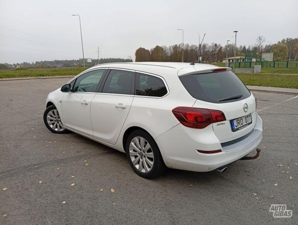 White Opel Astra 2012 in Vilnius, with an engine capacity of 2.00 L and mileage of 430 thousand km for 1550 €, photo 5 on AUTOMOTO.COM.LV