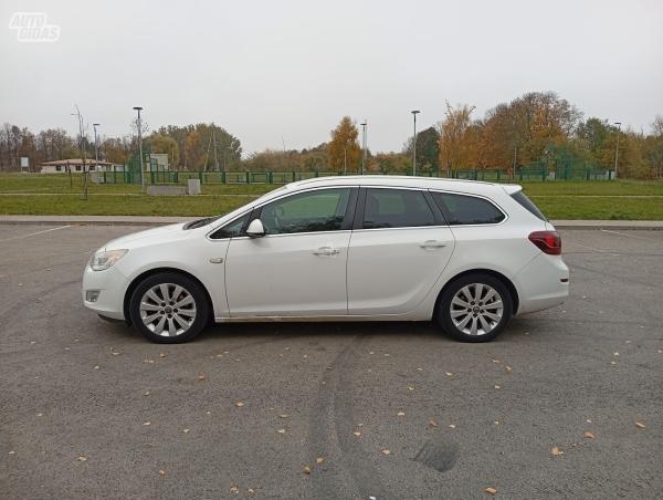 White Opel Astra 2012 in Vilnius, with an engine capacity of 2.00 L and mileage of 430 thousand km for 1550 €, photo 8 on AUTOMOTO.COM.LV