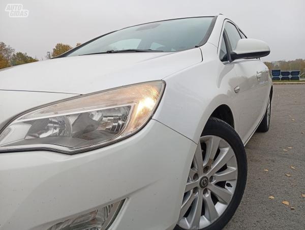 White Opel Astra 2012 in Vilnius, with an engine capacity of 2.00 L and mileage of 430 thousand km for 1550 €, photo 10 on AUTOMOTO.COM.LV