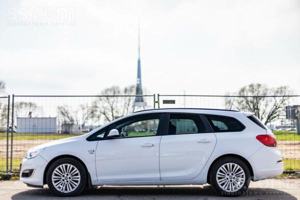 Balts Opel Astra 2013 Rīga, ar dzinēja tilpumu 1.70 L un nobraukumu 384 tūkst. km par 700 €, foto 4 vietnē AUTOMOTO.COM.LV