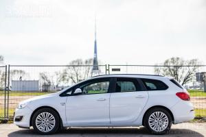 Balts Opel Astra 2013 Rīga, ar dzinēja tilpumu 1.70 L un nobraukumu 384 tūkst. km par 700 €, foto 4 vietnē AUTOMOTO.COM.LV
