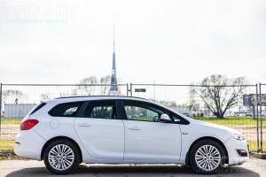 Balts Opel Astra 2013 Rīga, ar dzinēja tilpumu 1.70 L un nobraukumu 384 tūkst. km par 700 €, foto 5 vietnē AUTOMOTO.COM.LV