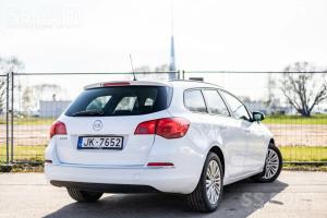 Balts Opel Astra 2013 Rīga, ar dzinēja tilpumu 1.70 L un nobraukumu 384 tūkst. km par 700 €, foto 6 vietnē AUTOMOTO.COM.LV