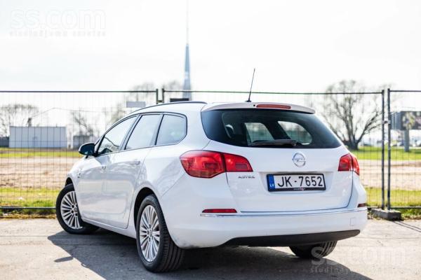 Balts Opel Astra 2013 Rīga, ar dzinēja tilpumu 1.70 L un nobraukumu 384 tūkst. km par 700 €, foto 7 vietnē AUTOMOTO.COM.LV
