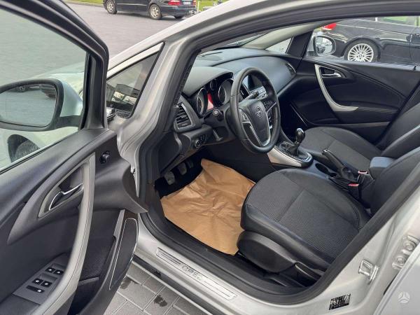 Balts Opel Astra 2013 Telšiai, ar dzinēja tilpumu 1.69 L un nobraukumu 210 tūkst. km par 4700 €, foto 11 vietnē AUTOMOTO.COM.LV