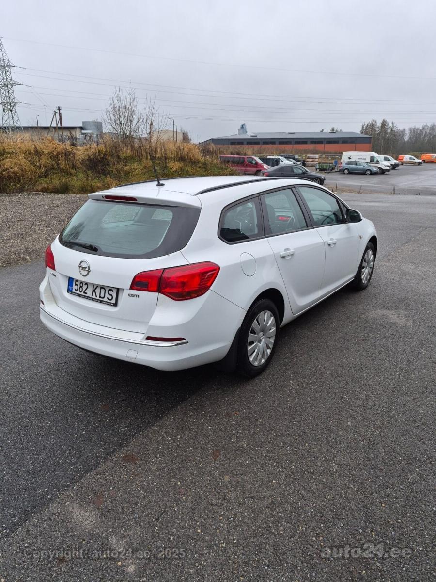 White Opel Astra 2013 in Viljandi, with an engine capacity of 1.70 L and mileage of 258 thousand km for 2600 €, photo 4 on AUTOMOTO.COM.LV