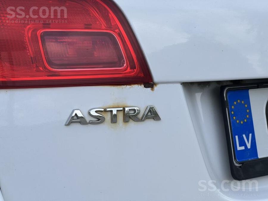 Balts Opel Astra 2013 Tukums, ar dzinēja tilpumu 1.70 L un nobraukumu 340 tūkst. km par 1400 €, foto 11 vietnē AUTOMOTO.COM.LV