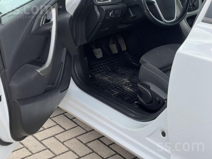 Balts Opel Astra 2013 Tukums, ar dzinēja tilpumu 1.70 L un nobraukumu 340 tūkst. km par 1400 €, foto 13 vietnē AUTOMOTO.COM.LV