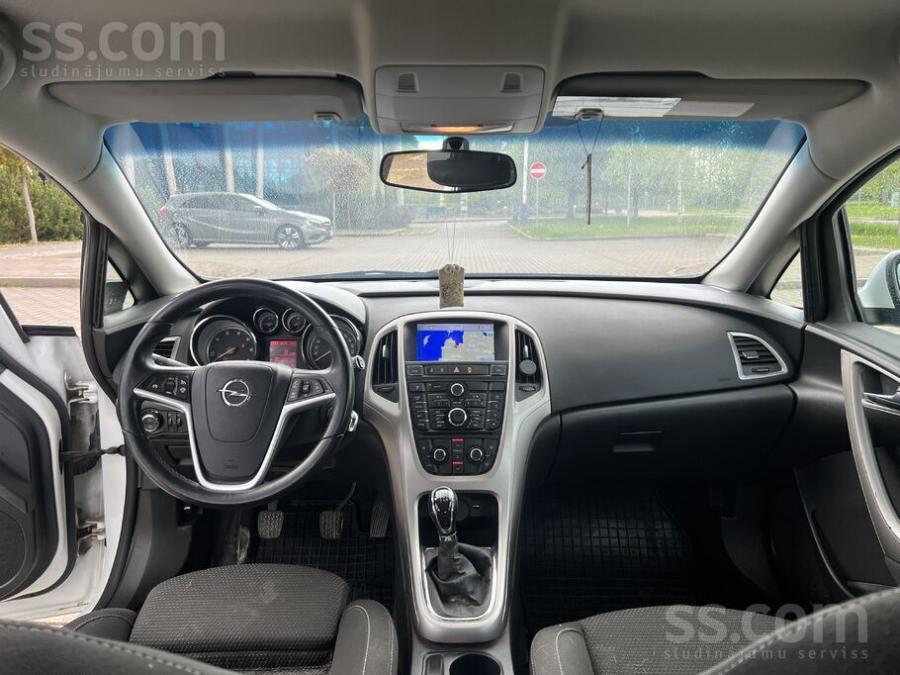 Balts Opel Astra 2013 Tukums, ar dzinēja tilpumu 1.70 L un nobraukumu 340 tūkst. km par 1400 €, foto 23 vietnē AUTOMOTO.COM.LV