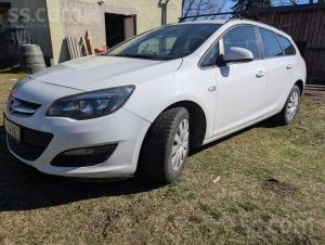 White Opel Astra 2013 in Tukums, with an engine capacity of 1.70 L and mileage of 323 thousand km for 1800 €, photo 3 on AUTOMOTO.COM.LV