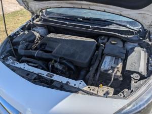 White Opel Astra 2013 in Tukums, with an engine capacity of 1.70 L and mileage of 323 thousand km for 1800 €, photo 10 on AUTOMOTO.COM.LV