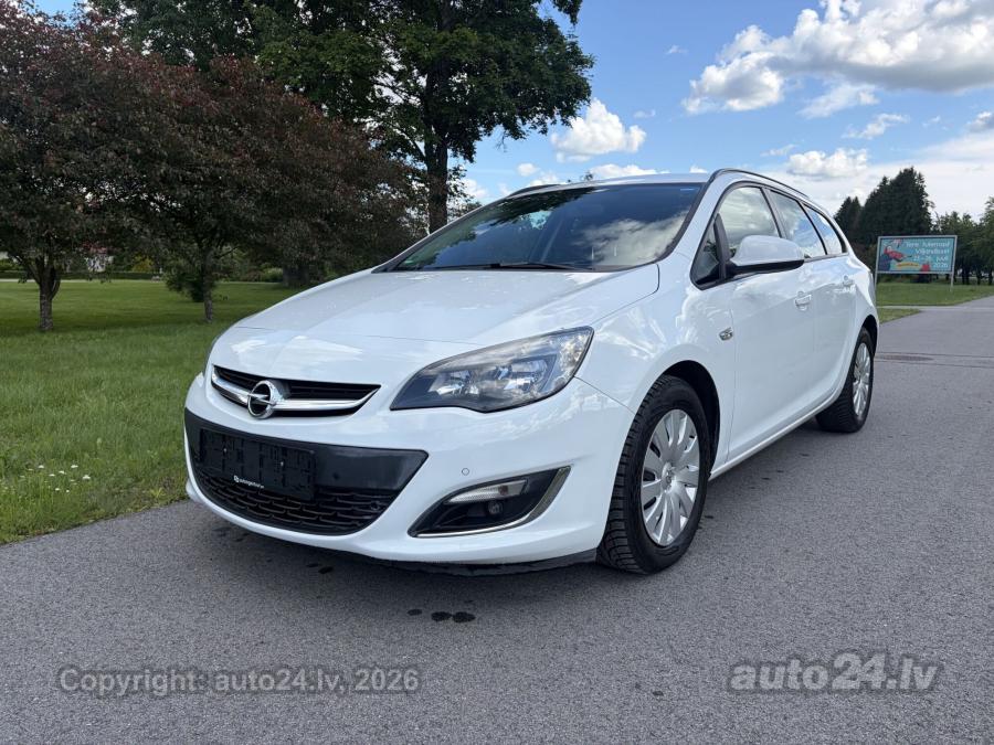 White Opel Astra 2013 in Viljandi, with an engine capacity of 1.70 L and mileage of 244 thousand km for 3990 €, photo 1 on AUTOMOTO.COM.LV