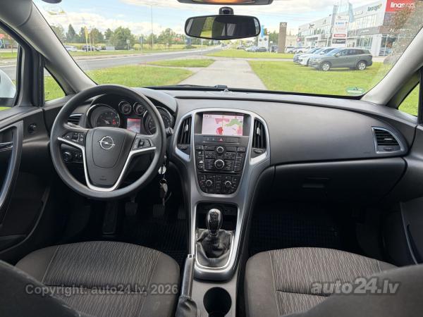Balts Opel Astra 2013 Viljandi, ar dzinēja tilpumu 1.70 L un nobraukumu 244 tūkst. km par 3990 €, foto 5 vietnē AUTOMOTO.COM.LV