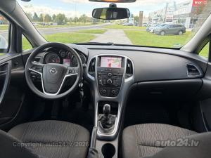 White Opel Astra 2013 in Viljandi, with an engine capacity of 1.70 L and mileage of 244 thousand km for 3990 €, photo 6 on AUTOMOTO.COM.LV