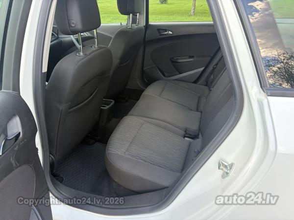 Balts Opel Astra 2013 Viljandi, ar dzinēja tilpumu 1.70 L un nobraukumu 244 tūkst. km par 3990 €, foto 8 vietnē AUTOMOTO.COM.LV