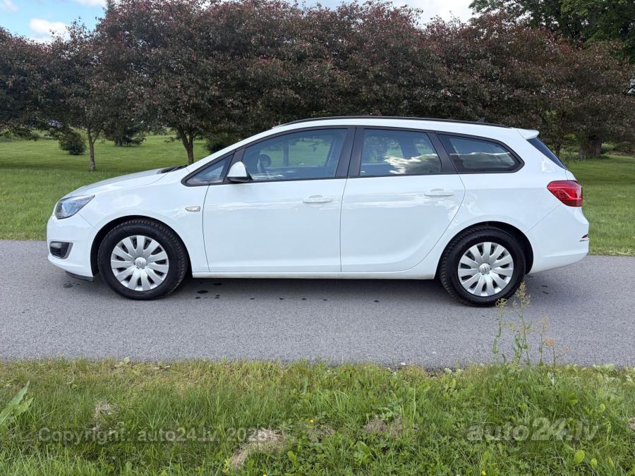 White Opel Astra 2013 in Viljandi, with an engine capacity of 1.70 L and mileage of 244 thousand km for 3990 €, photo 17 on AUTOMOTO.COM.LV