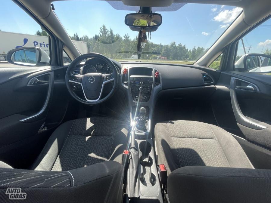 Balts Opel Astra 2013 Šauļi, ar dzinēja tilpumu 1.70 L un nobraukumu 300 tūkst. km par 1799 €, foto 12 vietnē AUTOMOTO.COM.LV
