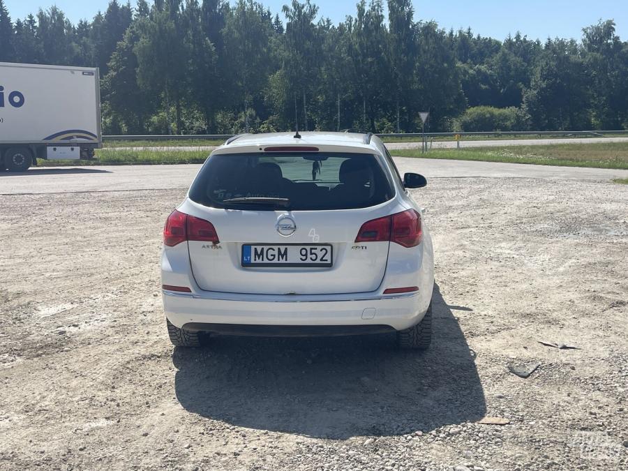 Balts Opel Astra 2013 Šauļi, ar dzinēja tilpumu 1.70 L un nobraukumu 300 tūkst. km par 1799 €, foto 5 vietnē AUTOMOTO.COM.LV