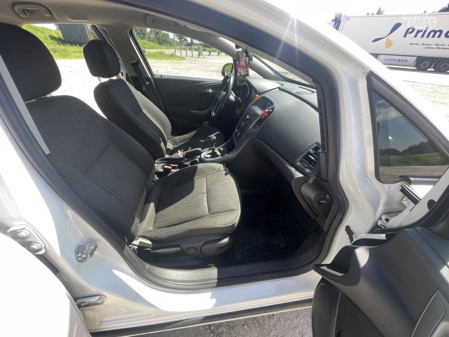 Balts Opel Astra 2013 Šauļi, ar dzinēja tilpumu 1.70 L un nobraukumu 300 tūkst. km par 1799 €, foto 6 vietnē AUTOMOTO.COM.LV