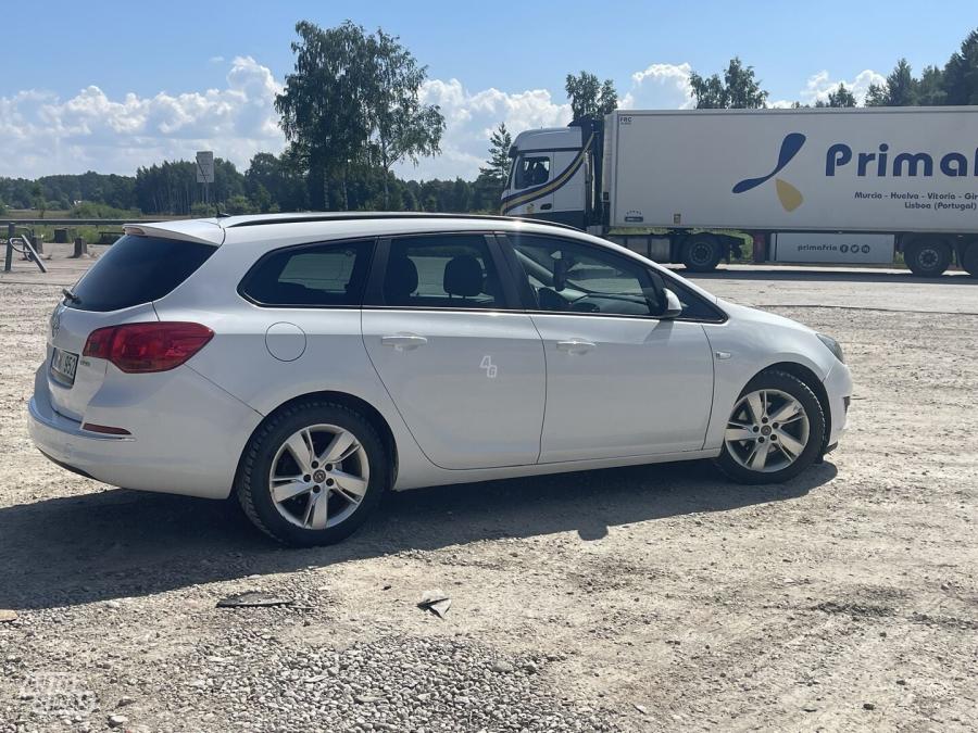 Balts Opel Astra 2013 Šauļi, ar dzinēja tilpumu 1.70 L un nobraukumu 300 tūkst. km par 1799 €, foto 8 vietnē AUTOMOTO.COM.LV