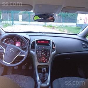 White Opel Astra 2013 in Tukums, with an engine capacity of 1.70 L and mileage of 327 thousand km for 2799 €, photo 8 on AUTOMOTO.COM.LV