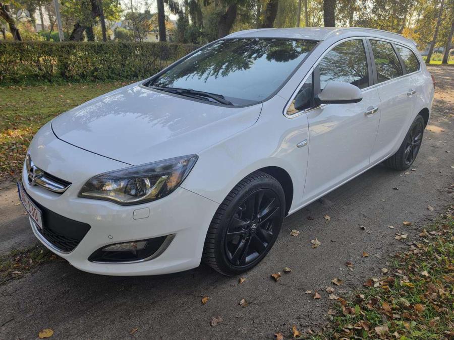 Balts Opel Astra 2013 Utena, ar dzinēja tilpumu 1.96 L un nobraukumu 289 tūkst. km par 2950 €, foto 1 vietnē AUTOMOTO.COM.LV