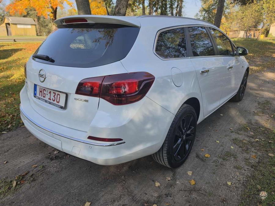 Balts Opel Astra 2013 Utena, ar dzinēja tilpumu 1.96 L un nobraukumu 289 tūkst. km par 2950 €, foto 5 vietnē AUTOMOTO.COM.LV