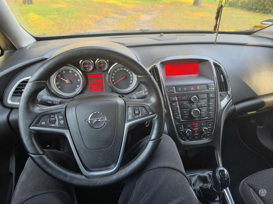 Balts Opel Astra 2013 Utena, ar dzinēja tilpumu 1.96 L un nobraukumu 289 tūkst. km par 2950 €, foto 14 vietnē AUTOMOTO.COM.LV