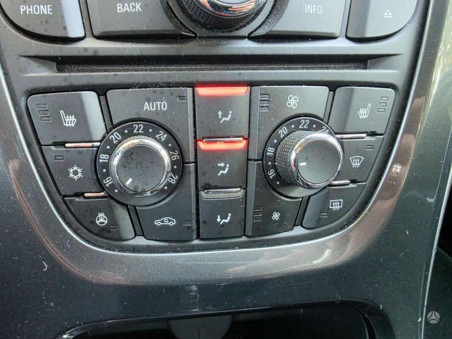 Balts Opel Astra 2013 Utena, ar dzinēja tilpumu 1.96 L un nobraukumu 289 tūkst. km par 2950 €, foto 17 vietnē AUTOMOTO.COM.LV