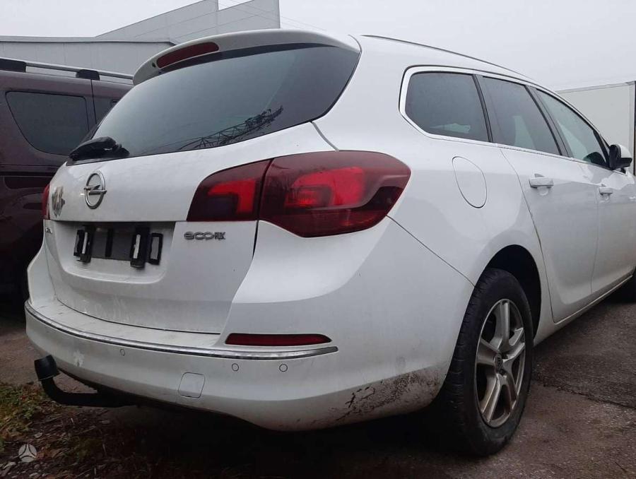 Balts Opel Astra 2014 Marijampole, ar dzinēja tilpumu 1.60 L un nobraukumu 260 tūkst. km par 2450 €, foto 4 vietnē AUTOMOTO.COM.LV