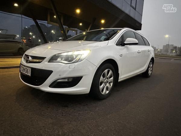 White Opel Astra 2014 in Kaunas, with an engine capacity of 1.60 L and mileage of 318 thousand km for 3700 €, photo 3 on AUTOMOTO.COM.LV