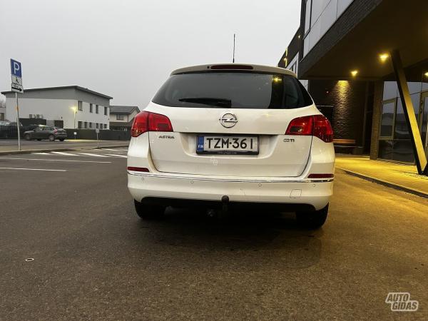 White Opel Astra 2014 in Kaunas, with an engine capacity of 1.60 L and mileage of 318 thousand km for 3700 €, photo 10 on AUTOMOTO.COM.LV