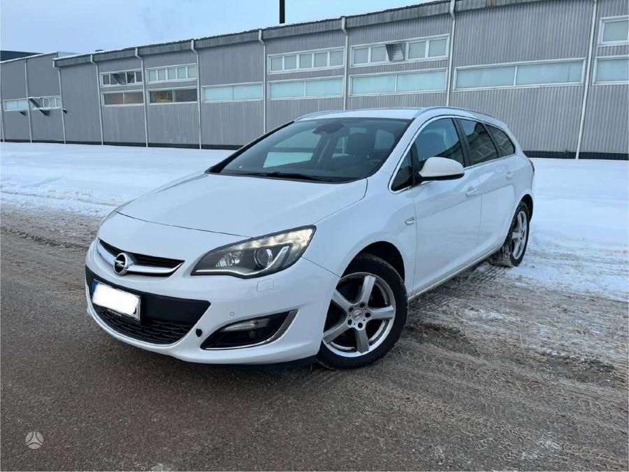 White Opel Astra 2014 in Taurage, with an engine capacity of 1.60 L and mileage of 222 thousand km for 3700 €, photo 1 on AUTOMOTO.COM.LV