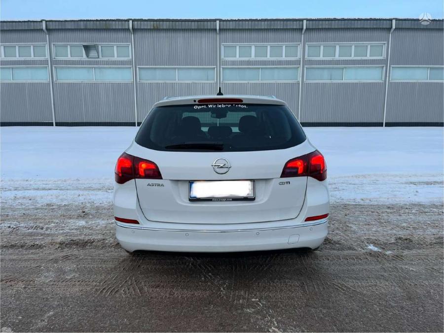 White Opel Astra 2014 in Taurage, with an engine capacity of 1.60 L and mileage of 222 thousand km for 3700 €, photo 4 on AUTOMOTO.COM.LV
