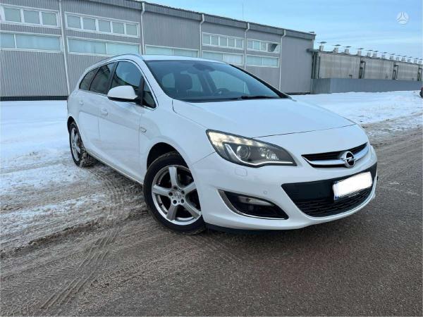 White Opel Astra 2014 in Taurage, with an engine capacity of 1.60 L and mileage of 222 thousand km for 3700 €, photo 5 on AUTOMOTO.COM.LV