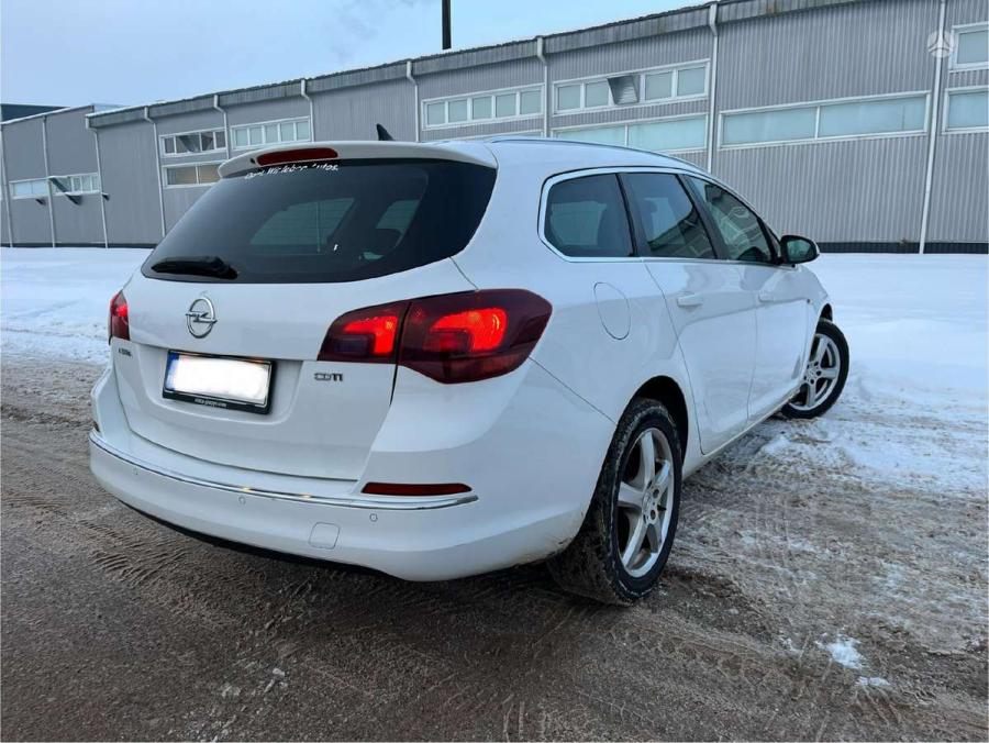 White Opel Astra 2014 in Taurage, with an engine capacity of 1.60 L and mileage of 222 thousand km for 3700 €, photo 6 on AUTOMOTO.COM.LV