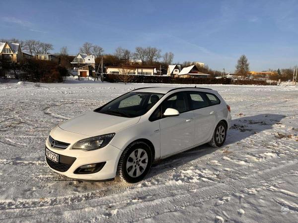 White Opel Astra 2014 in Ukmerge, with an engine capacity of 1.69 L and mileage of 212 thousand km for 3700 €, photo 1 on AUTOMOTO.COM.LV