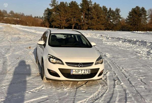 White Opel Astra 2014 in Ukmerge, with an engine capacity of 1.69 L and mileage of 212 thousand km for 3700 €, photo 2 on AUTOMOTO.COM.LV