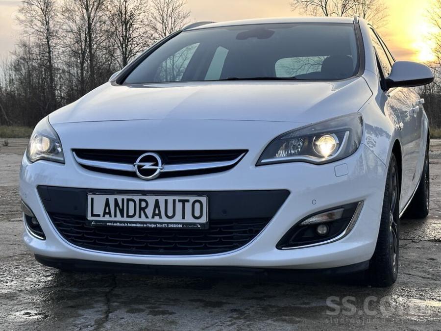 White Opel Astra 2014 in Tukums, with an engine capacity of 2.00 L and mileage of 261 thousand km for 4890 €, photo 29 on AUTOMOTO.COM.LV