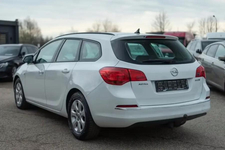 Balts Opel Astra 2014 Liepāja, ar dzinēja tilpumu 1.70 L un nobraukumu 241 tūkst. km par 6250 €, foto 3 vietnē AUTOMOTO.COM.LV