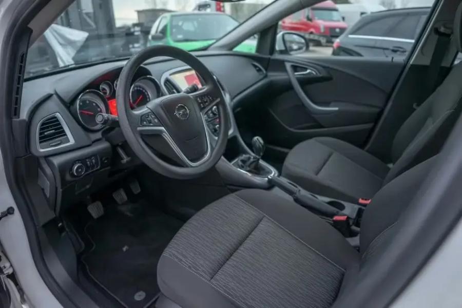 Balts Opel Astra 2014 Liepāja, ar dzinēja tilpumu 1.70 L un nobraukumu 241 tūkst. km par 6250 €, foto 9 vietnē AUTOMOTO.COM.LV