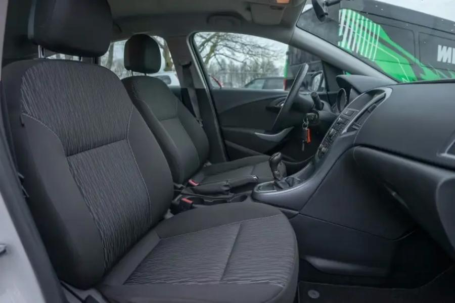 Balts Opel Astra 2014 Liepāja, ar dzinēja tilpumu 1.70 L un nobraukumu 241 tūkst. km par 6250 €, foto 13 vietnē AUTOMOTO.COM.LV