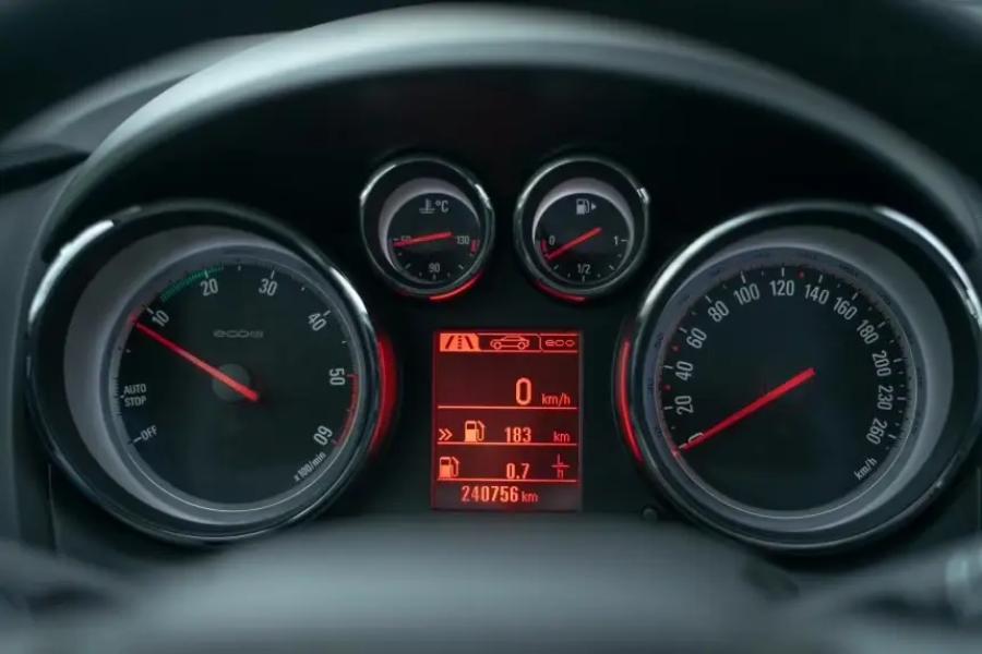 Balts Opel Astra 2014 Liepāja, ar dzinēja tilpumu 1.70 L un nobraukumu 241 tūkst. km par 6250 €, foto 14 vietnē AUTOMOTO.COM.LV