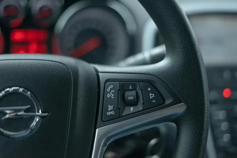 Balts Opel Astra 2014 Liepāja, ar dzinēja tilpumu 1.70 L un nobraukumu 241 tūkst. km par 6250 €, foto 17 vietnē AUTOMOTO.COM.LV