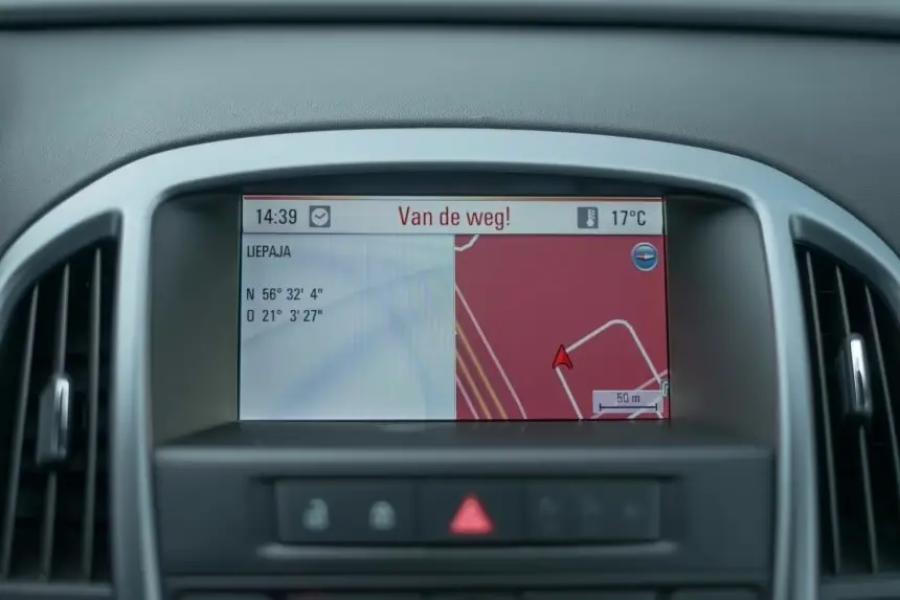 Balts Opel Astra 2014 Liepāja, ar dzinēja tilpumu 1.70 L un nobraukumu 241 tūkst. km par 6250 €, foto 21 vietnē AUTOMOTO.COM.LV