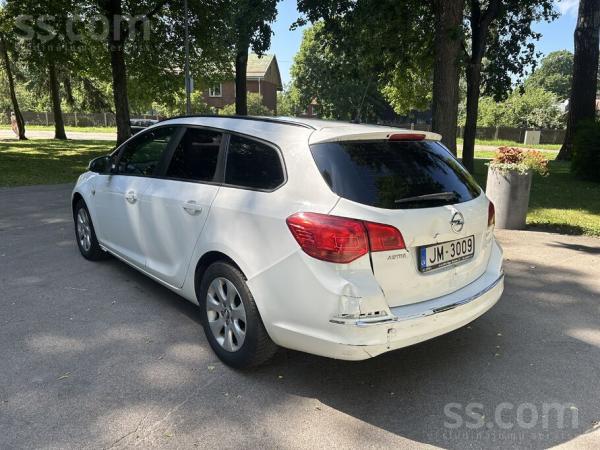 Balts Opel Astra 2014 Rīga, ar dzinēja tilpumu 1.70 L un nobraukumu 328 tūkst. km par 1350 €, foto 1 vietnē AUTOMOTO.COM.LV