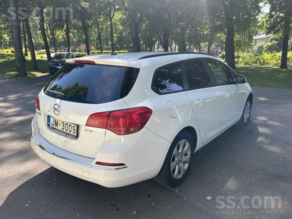Balts Opel Astra 2014 Rīga, ar dzinēja tilpumu 1.70 L un nobraukumu 328 tūkst. km par 1350 €, foto 2 vietnē AUTOMOTO.COM.LV