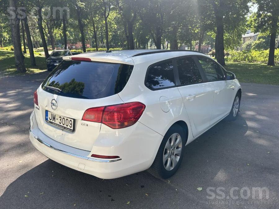 Balts Opel Astra 2014 Rīga, ar dzinēja tilpumu 1.70 L un nobraukumu 328 tūkst. km par 1350 €, foto 3 vietnē AUTOMOTO.COM.LV